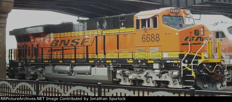 BNSF 6688, engineer's side view, Trainfest 2011